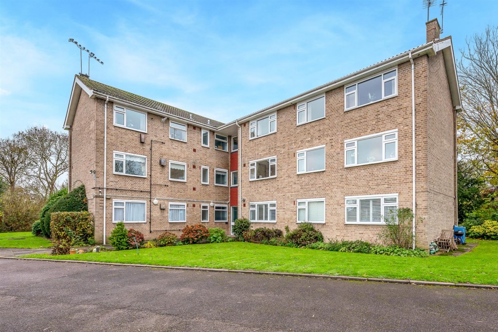 Ladysmith Road, SE9, 2 bedroom, Flat - Purpose Built